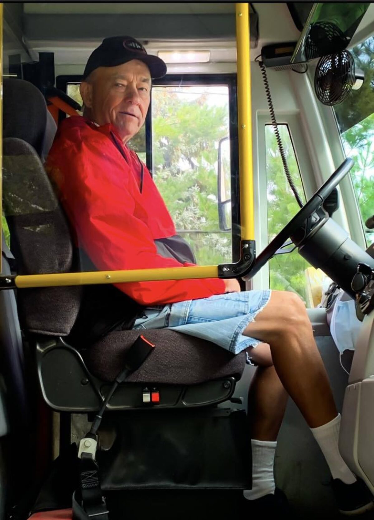 Kahnawake’s longest-serving bus driver retires – The Eastern Door