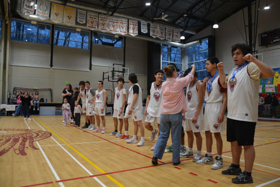 Akweks basketball completes dream season – The Eastern Door