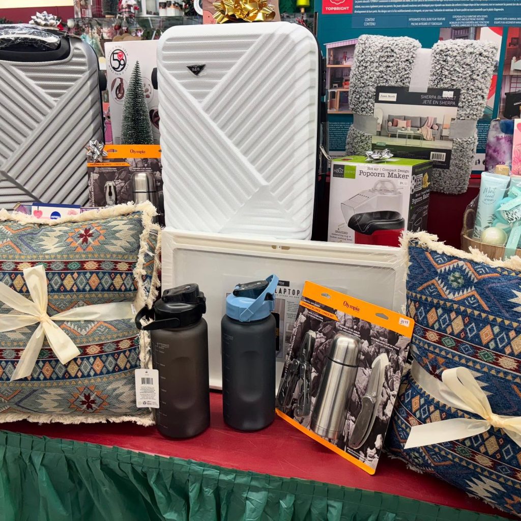 Beat last-minute rush by shopping local – The Eastern Door